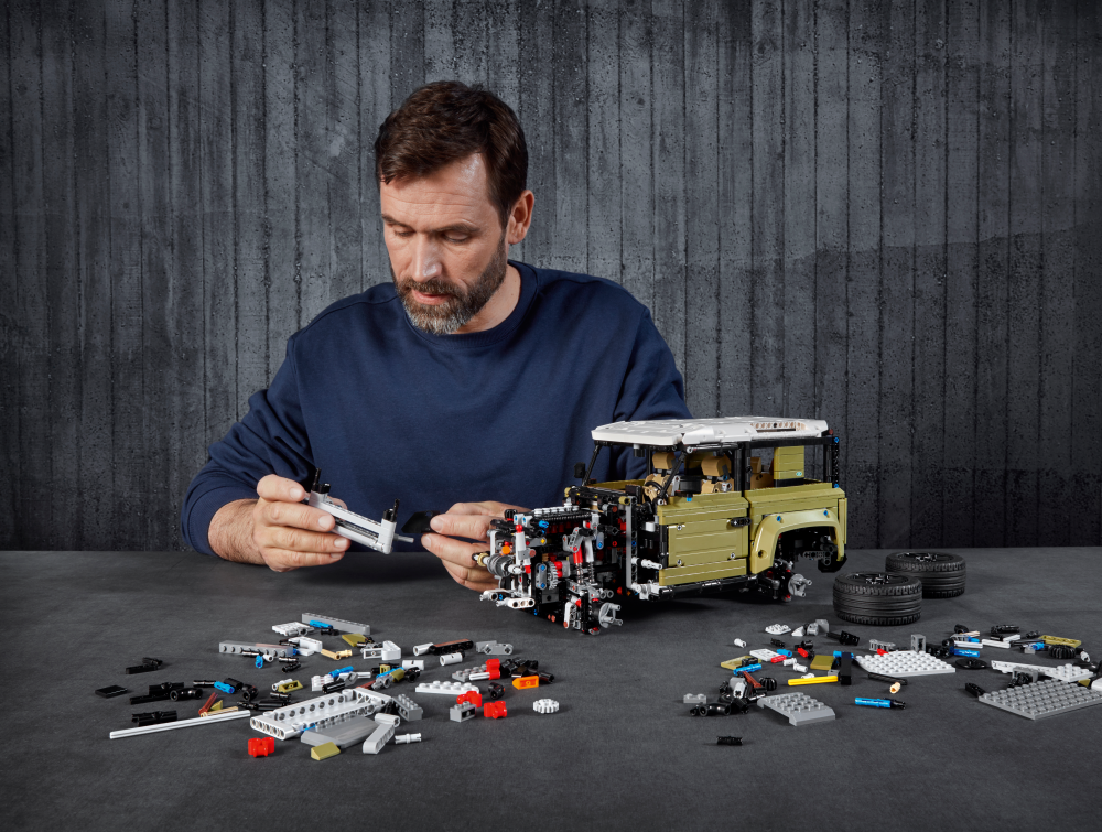 LEGO® Technic 42110 Land Rover Defender | Kitstore.cz