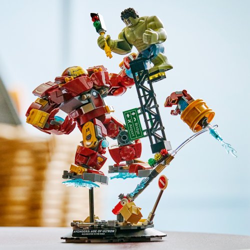 LEGO® | Marvel 76343 Epic Battle: Hulkbuster vs. The Hulk | KITSTORE.cz