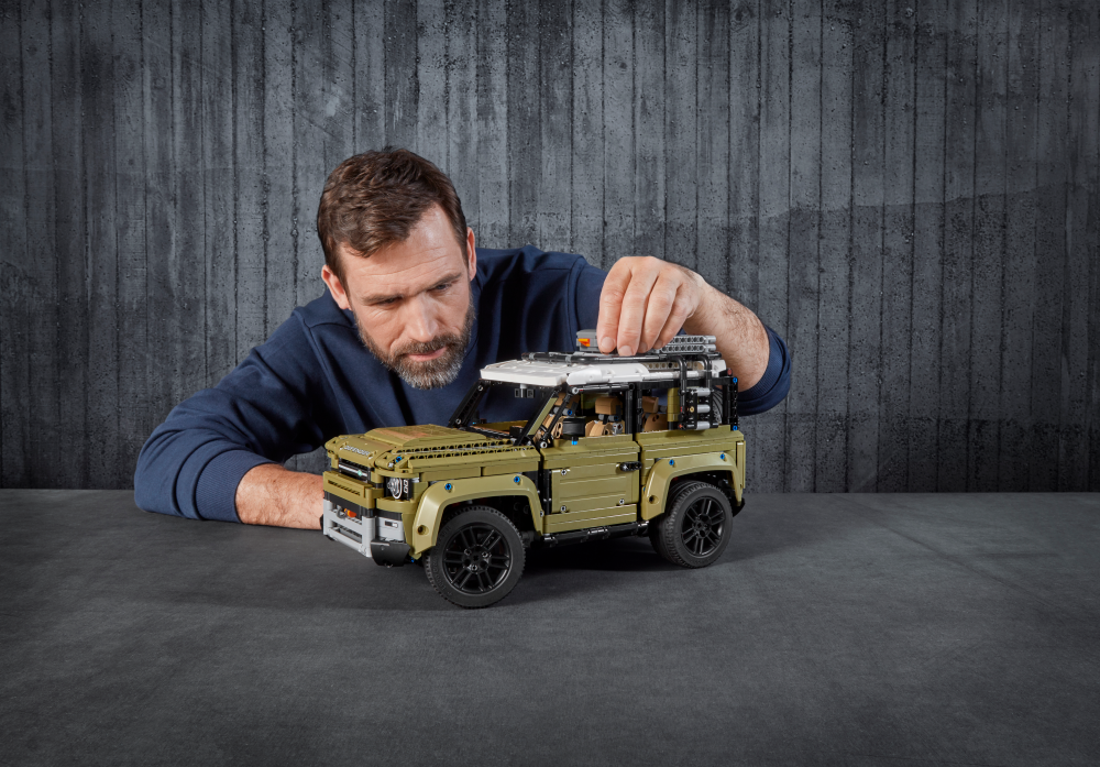 LEGO® Technic 42110 Land Rover Defender | Kitstore.cz