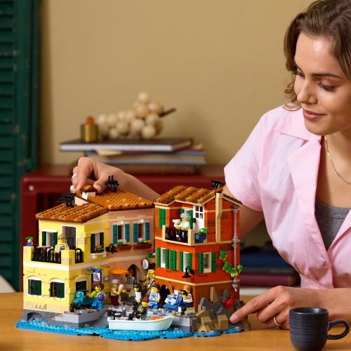 LEGO® Ideas 21359 Italian Riviera | KITSTORE.cz