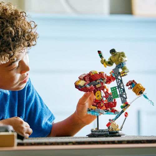 LEGO® | Marvel 76343 Epic Battle: Hulkbuster vs. The Hulk | KITSTORE.cz