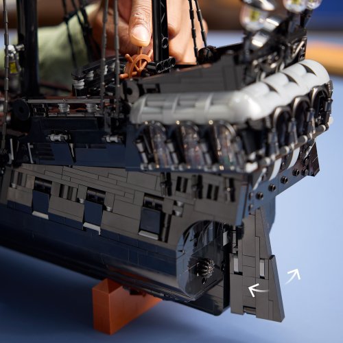 LEGO® Icons 10365 Captain Jack Sparrow's Pirate Ship | KITSTORE.cz