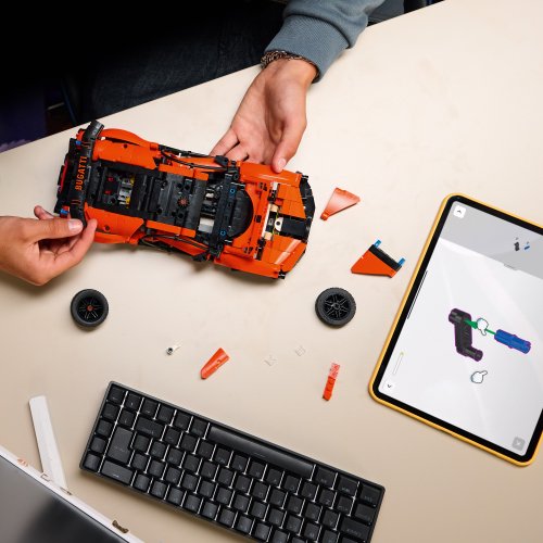 LEGO® Technic 42222 Bugatti Chiron Pur Sport Hypercar | KITSTORE.cz