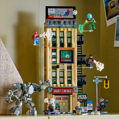 LEGO® Super Heroes 76342 Spider-Man contre Mystério : le Daily Bugle ...